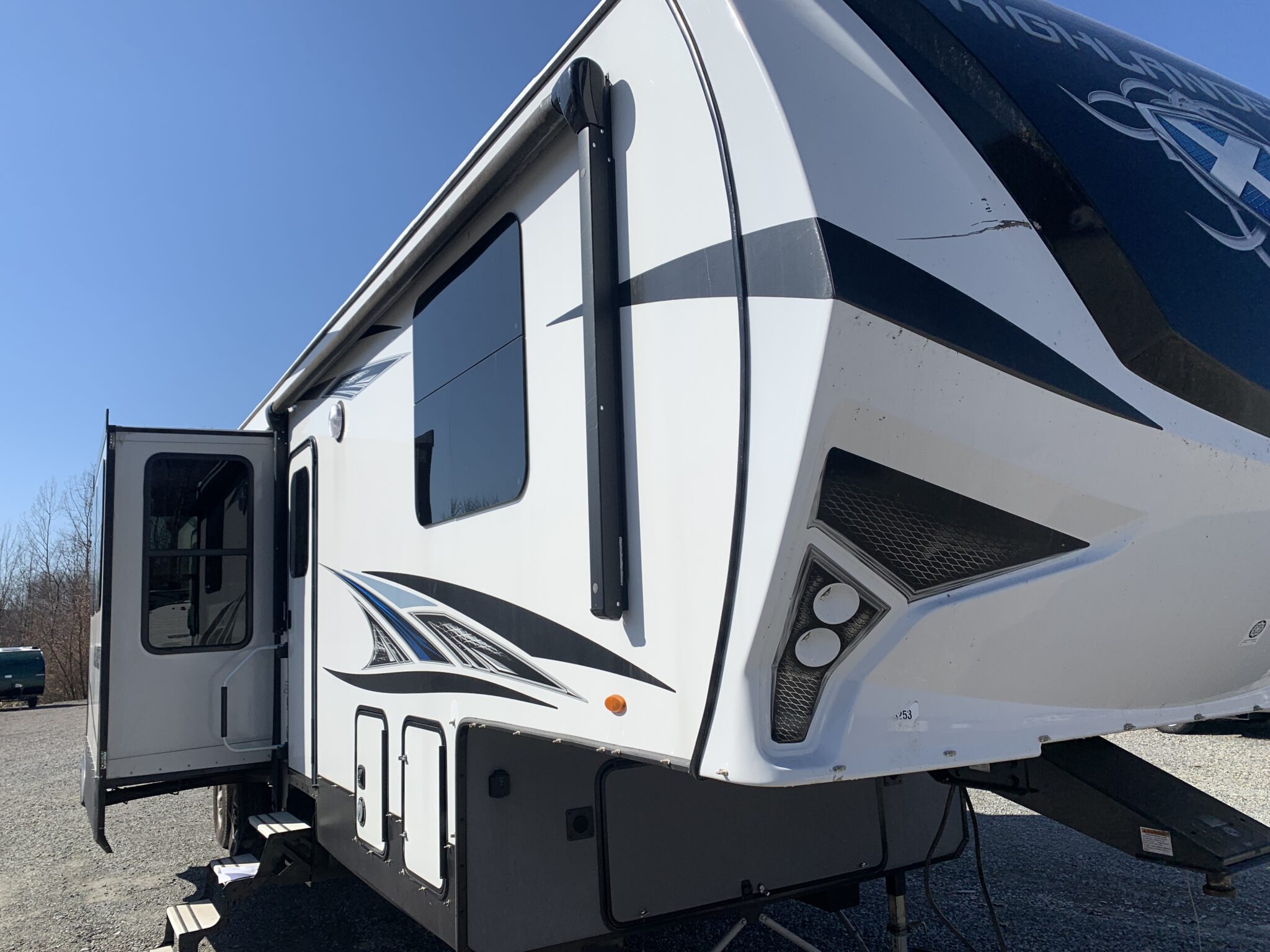 2018 HIGHLAND RIDGE 350H TOY HAULER | Roy's RV Supercenter in West Virginia
