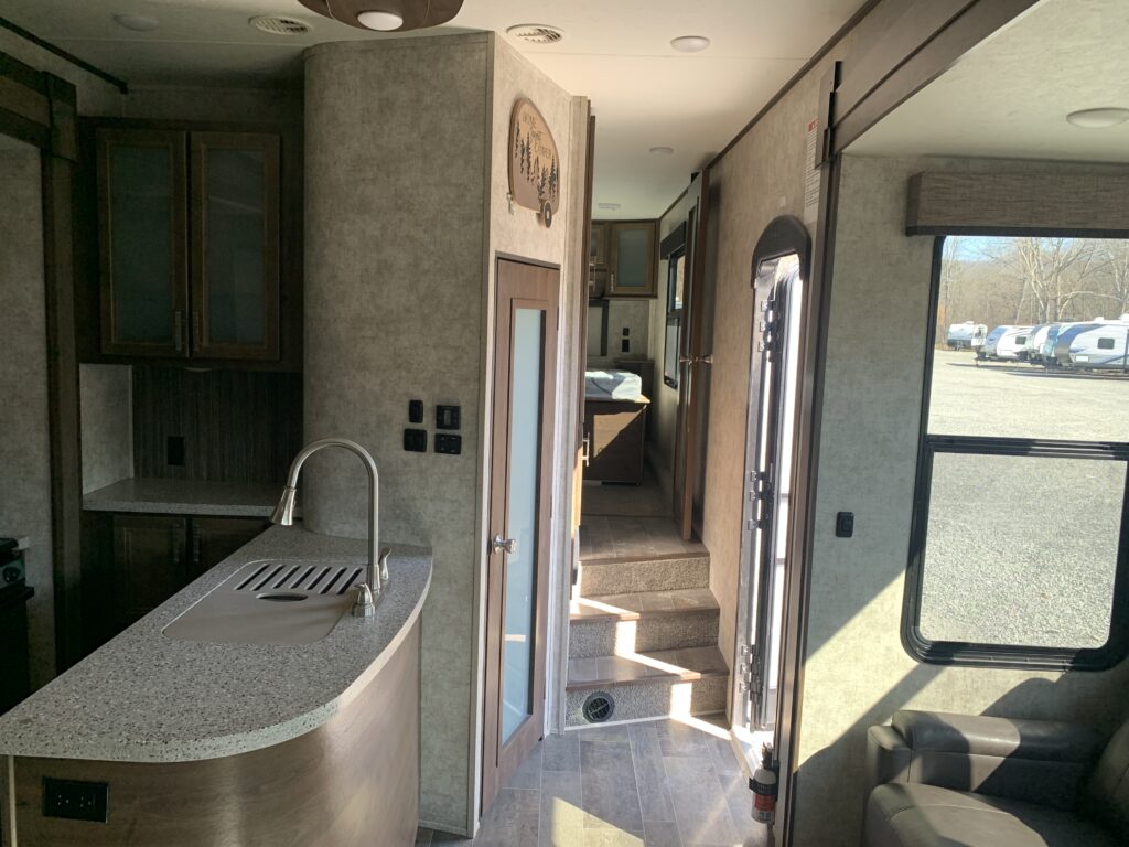 2018 HIGHLAND RIDGE 350H TOY HAULER | Roy's RV Supercenter in West Virginia